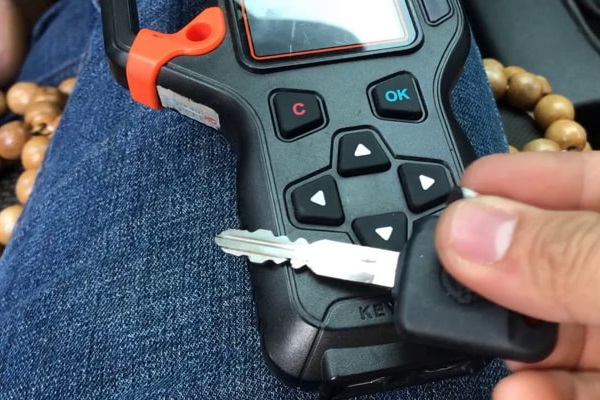 Llaves para autos con chip 《 Precio y Teléfonos 24 Horas